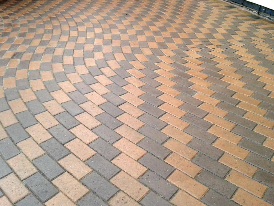 8 Variasi Pola Paving Block yang Bisa Anda Tiru - Sejasa HAPPY LIVING