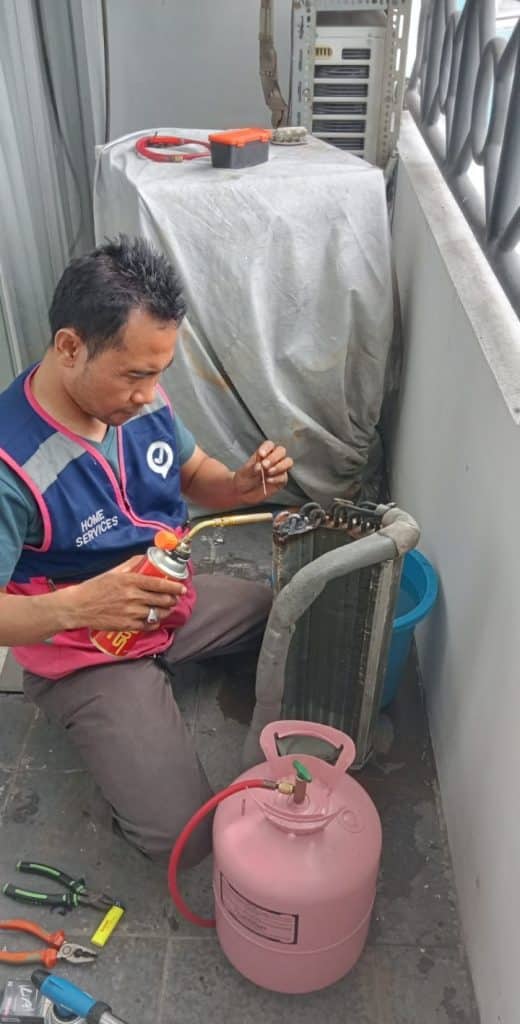 Bagaimana Cara Menemukan Kebocoran Freon AC? - Sejasa.com
